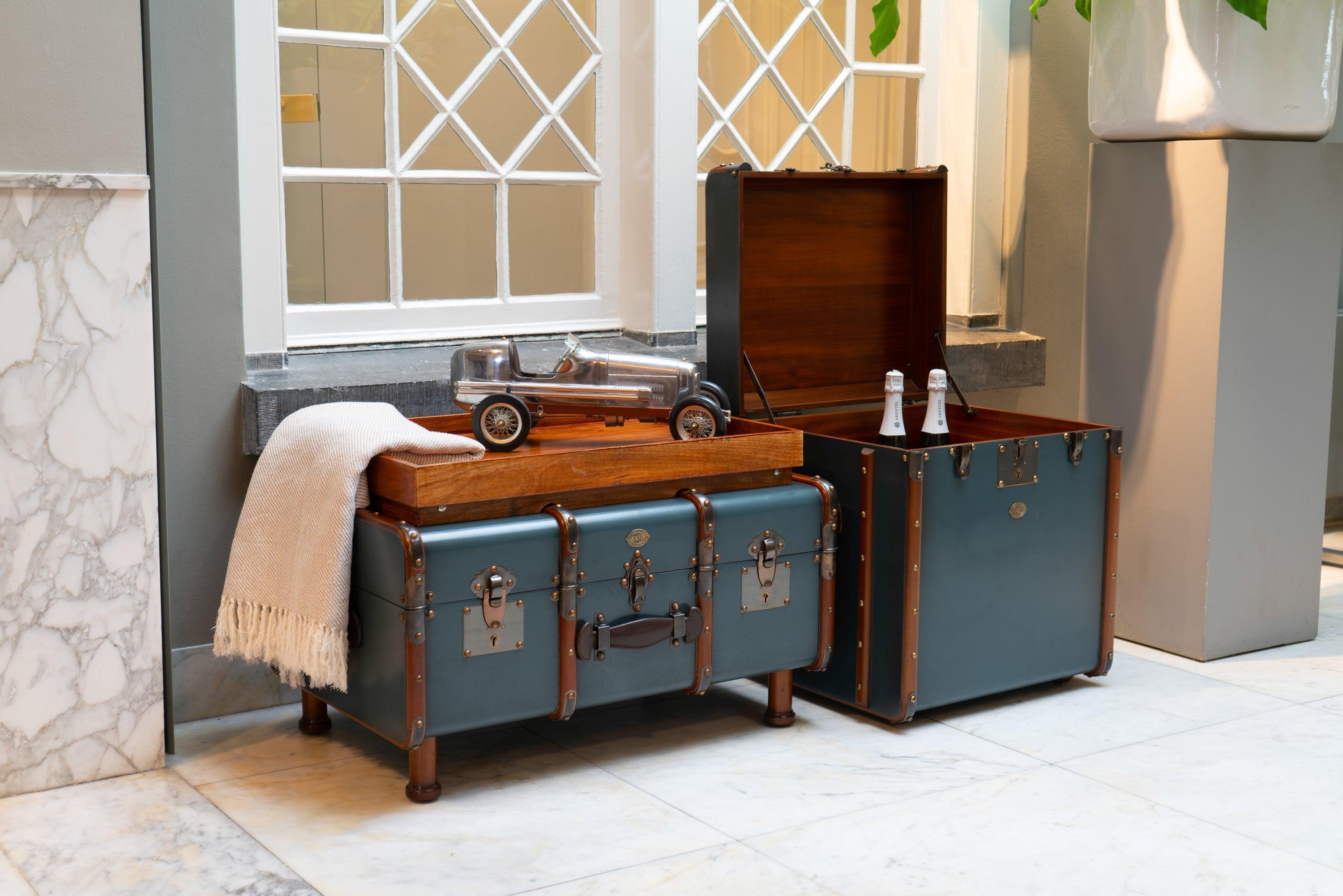 Authentic Models Stateroom Trunk Table Blue Truhe Couchtisch